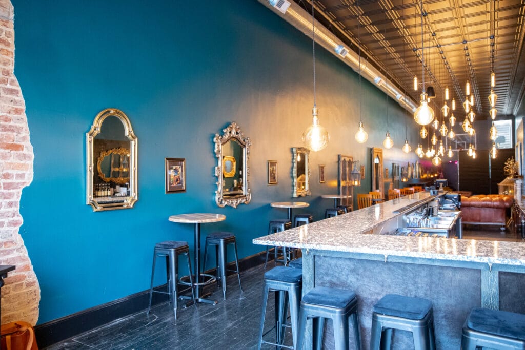 Raven Lounge - LYH – Lynchburg Tourism